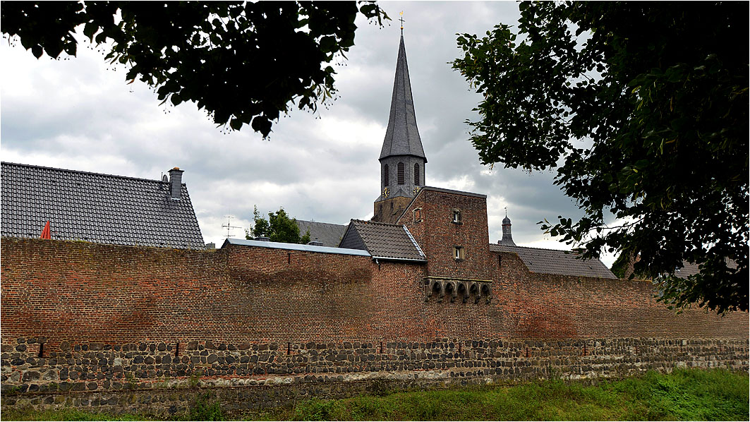 Zons am Rhein – ein Spaziergang durch das Mittelalter