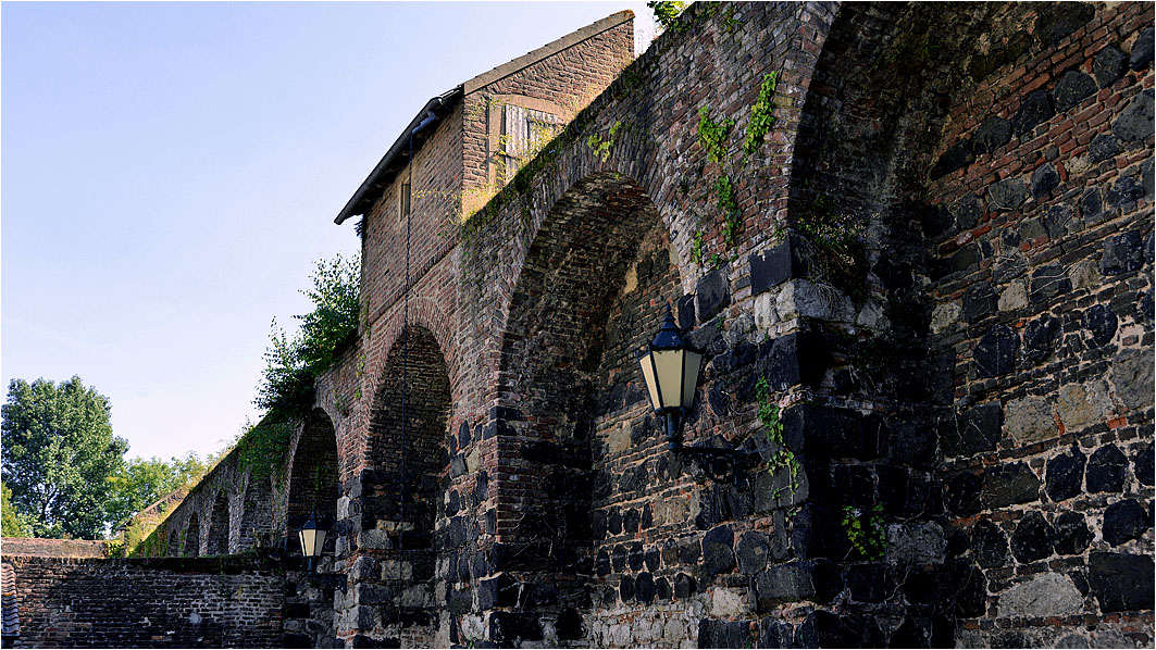 Zons am Rhein – ein Spaziergang durch das Mittelalter
